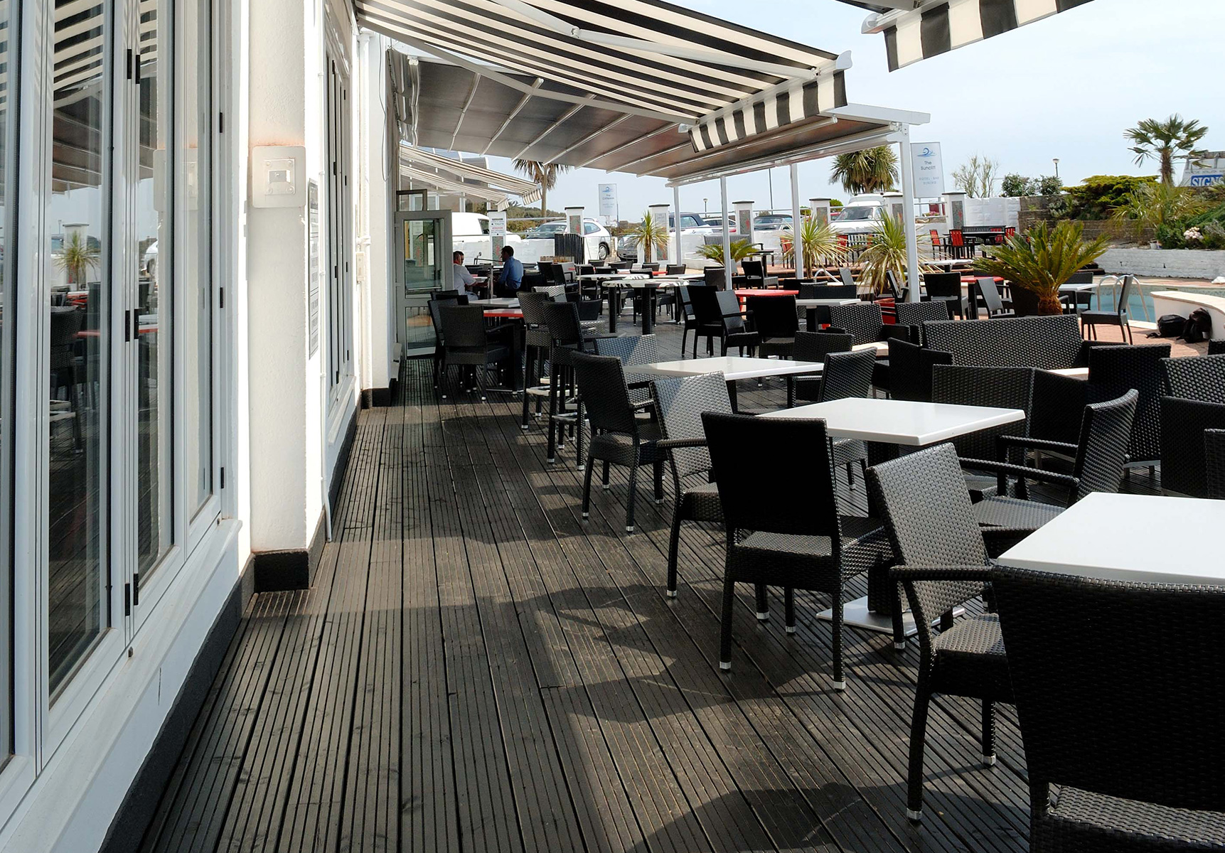 Hotel Awnings - Shading Solutions for Hotels - Broadview